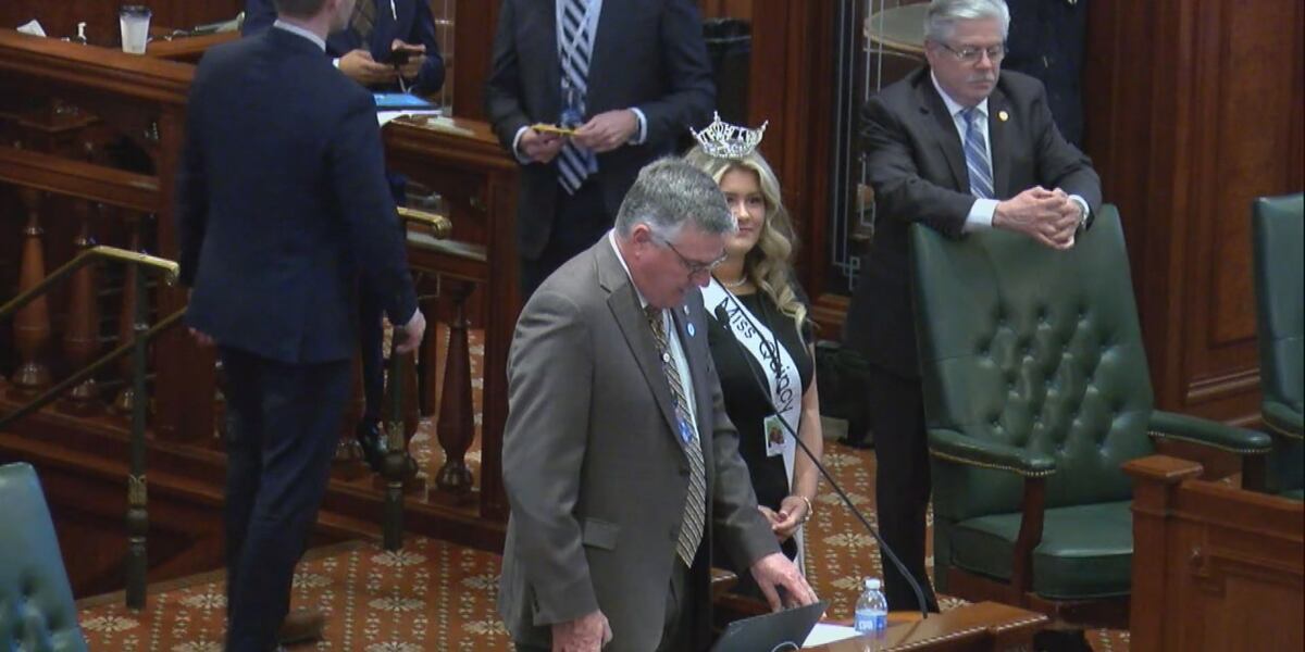 Rep. Frese welcomes Miss Quincy to House floor Rep. Frese welcomes Miss Quincy to House floor